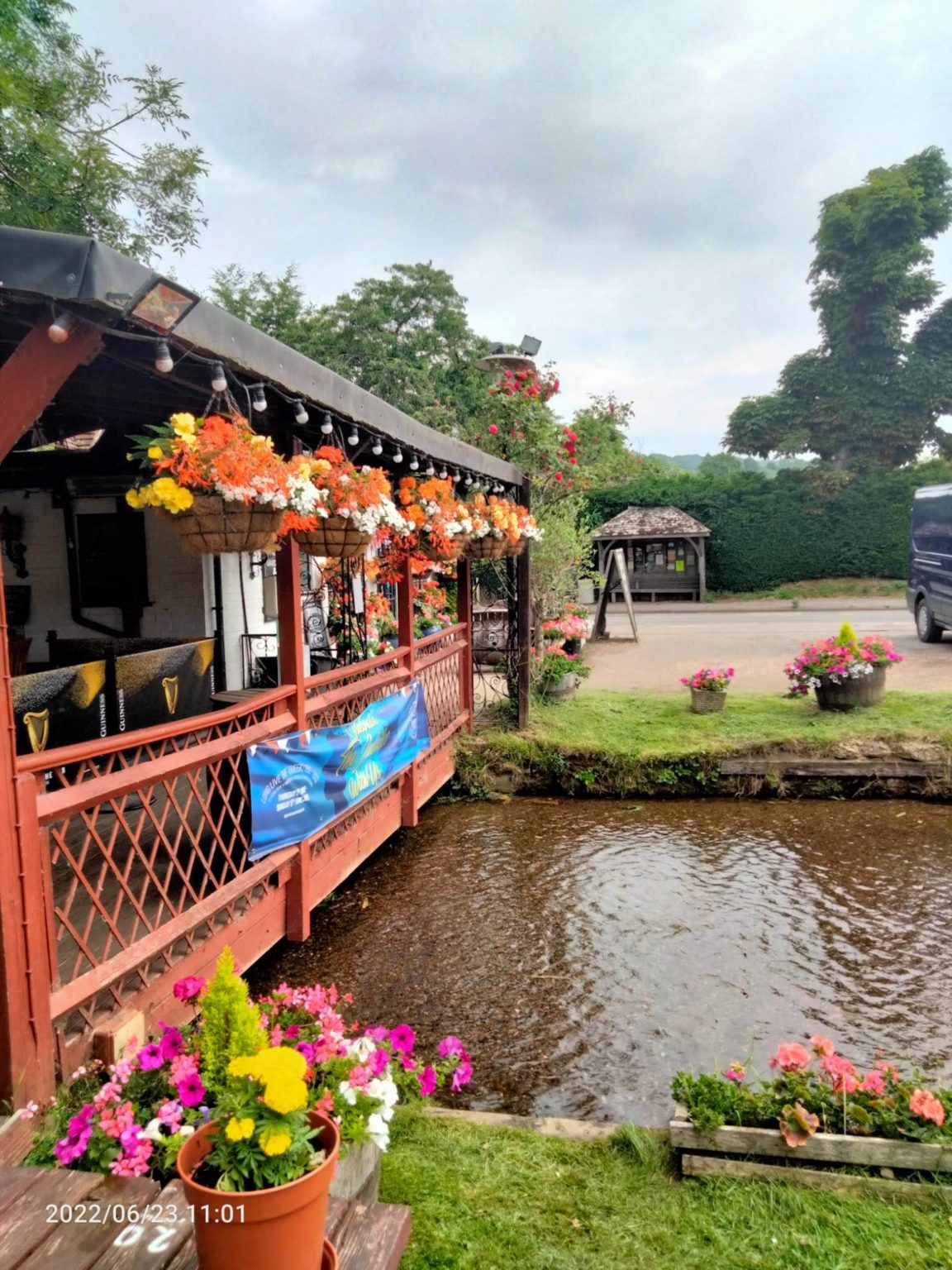 The Compasses Inn Garden | thecompasses-gomshall.co.uk
